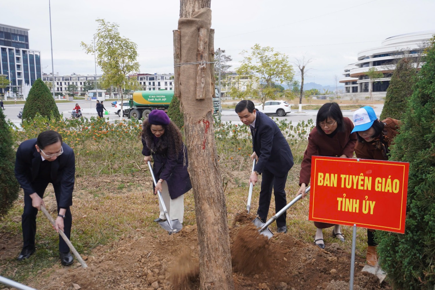 Ban Tuyên giáo Tỉnh uỷ hưởng ứng Tết trồng cây Xuân Ất Tỵ 2025